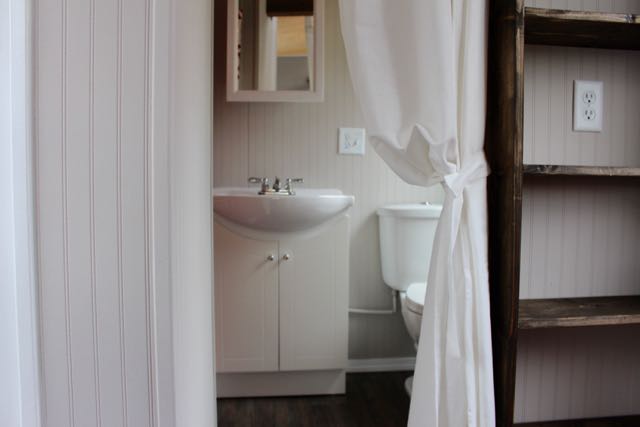 TINY HOUSE TOWN: Manor Grey Relax Shack Tiny House