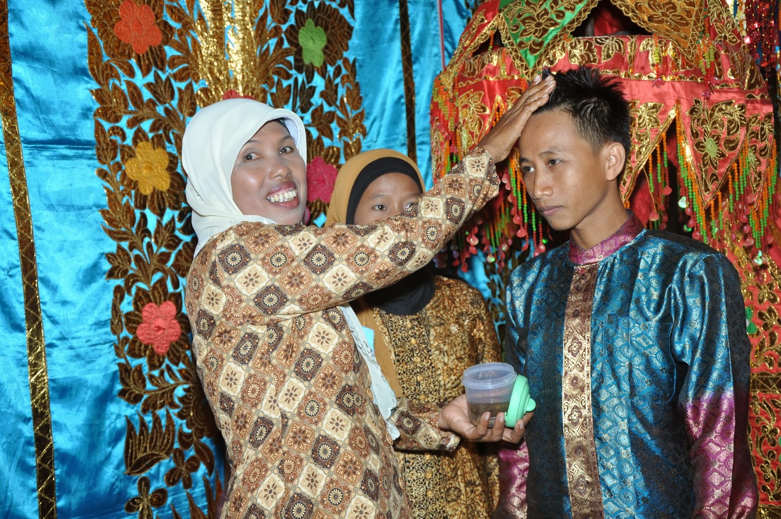 Ade Riyon: Adat Istiadat Orang Minang Dalam Pernikahan