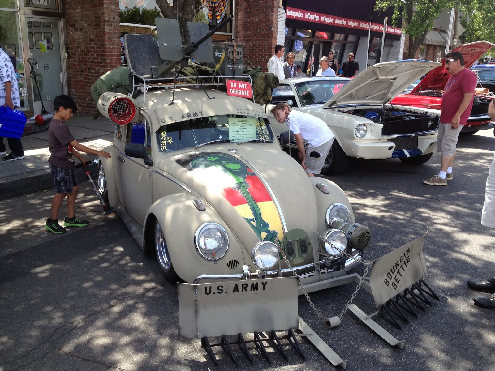 Carson's Car Pics: Vintage Volkswagen Beetle Zombie Survival/Combat Edition