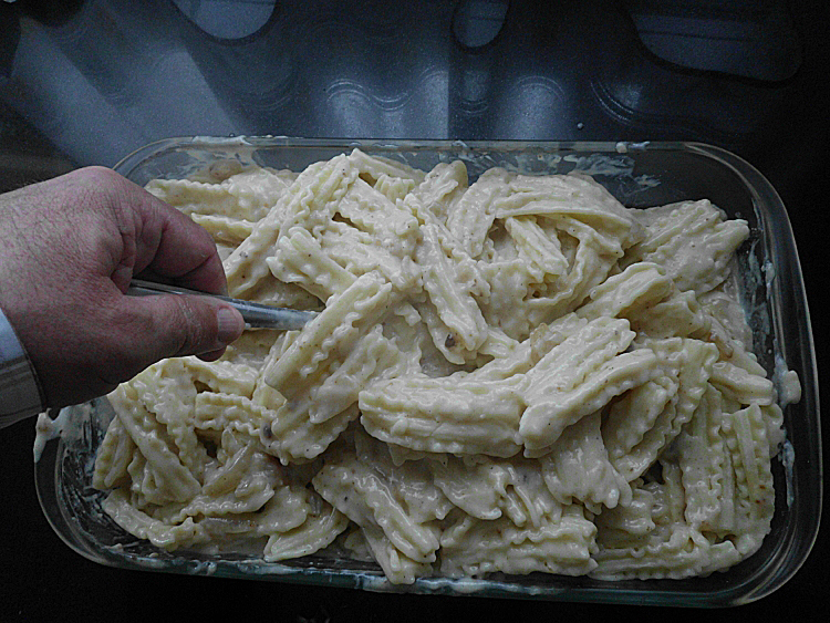 UEP!: PASTA CAPRICCI CON BECHAMEL Y CEBOLLA.