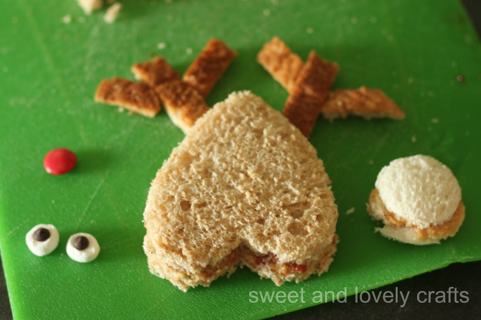 sweet and lovely crafts: Rudolph sandwich