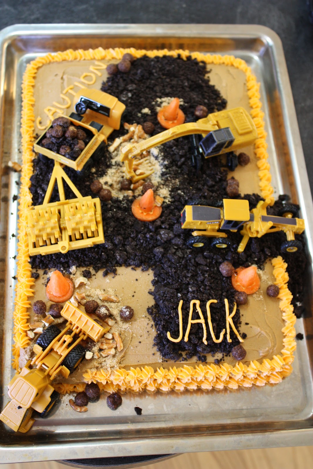 Construction site cake | Birthday cake, Truck birthday cakes, Digger cake