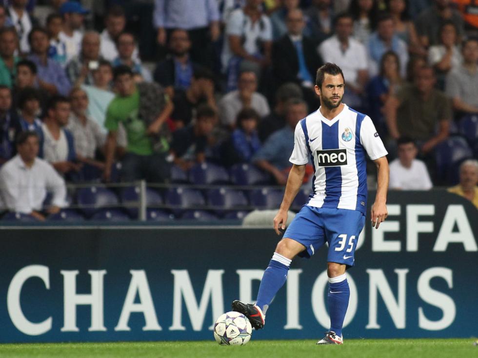 Fora-de-jogo: FC Porto: Defour pára e só regressa em 2012