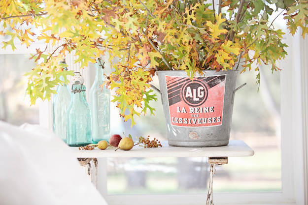 Dreamy Whites: French Farmhouse Fall Decorating......