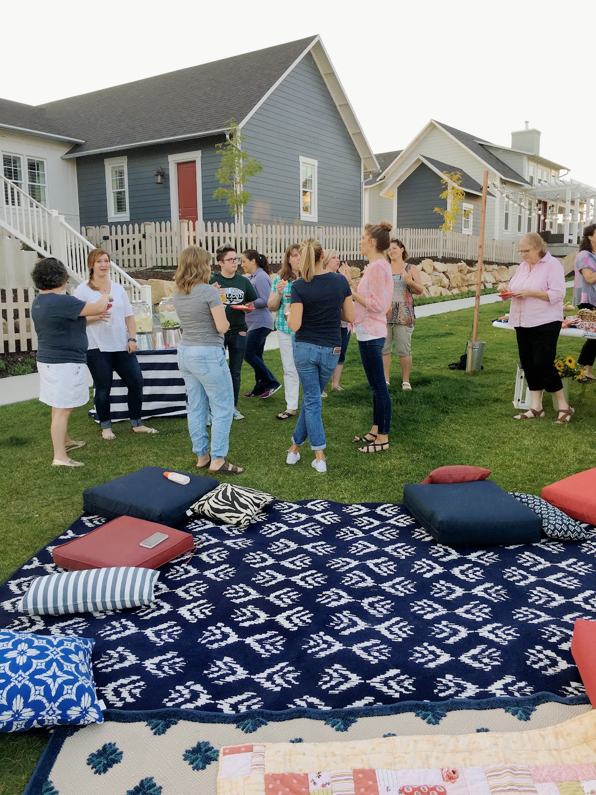 Dinner party by the lake - The Style Sisters