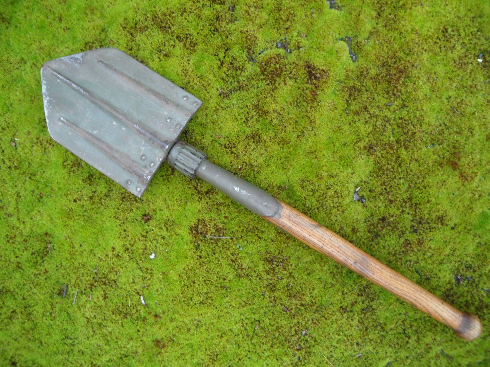 Four Bees: Dutch Army Shovel, Entrenching Tool, Folding Shovel, Post ...