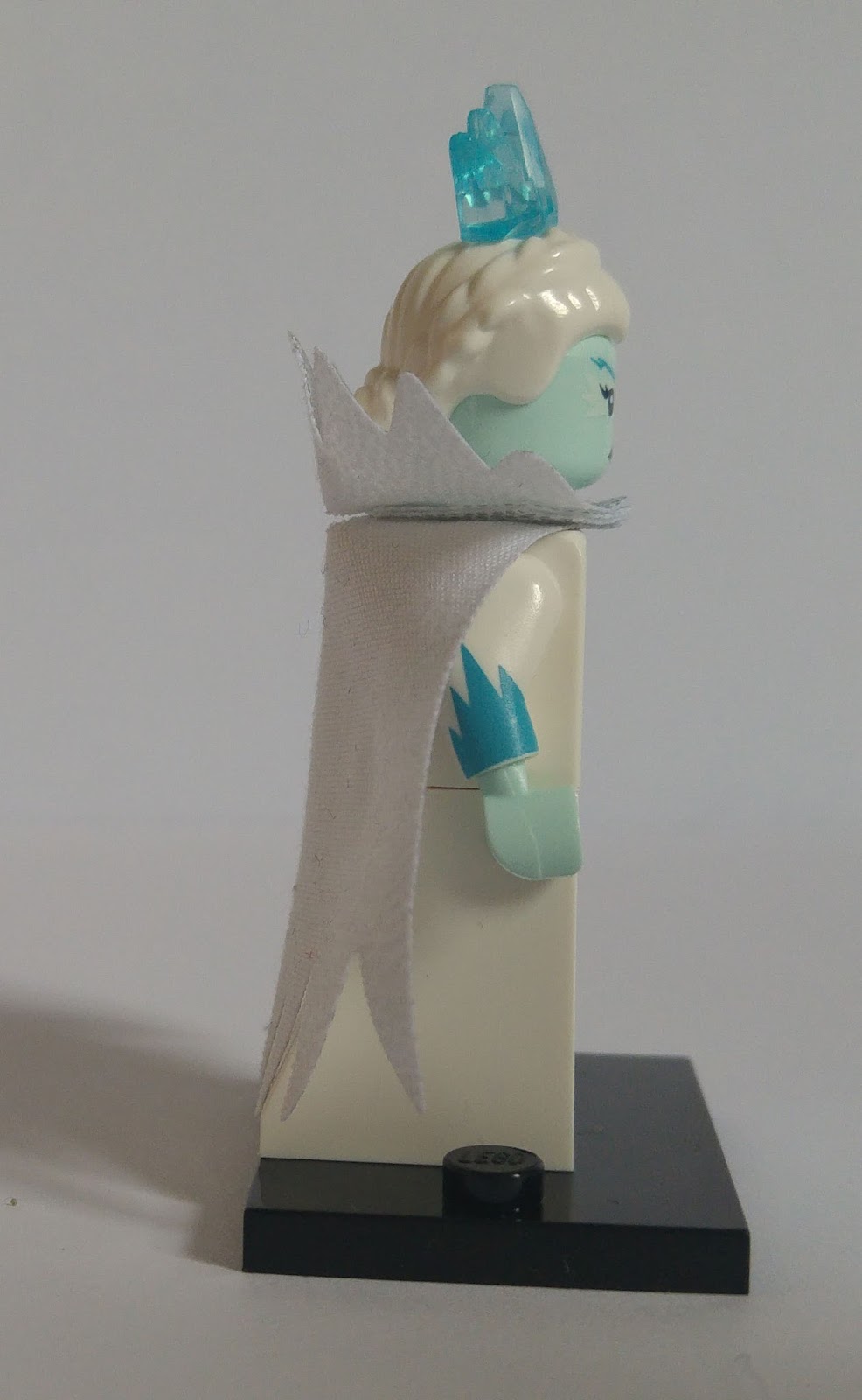 Lego Minifigures Series 16 Ice Queen Review ~ Bricks and Blogs