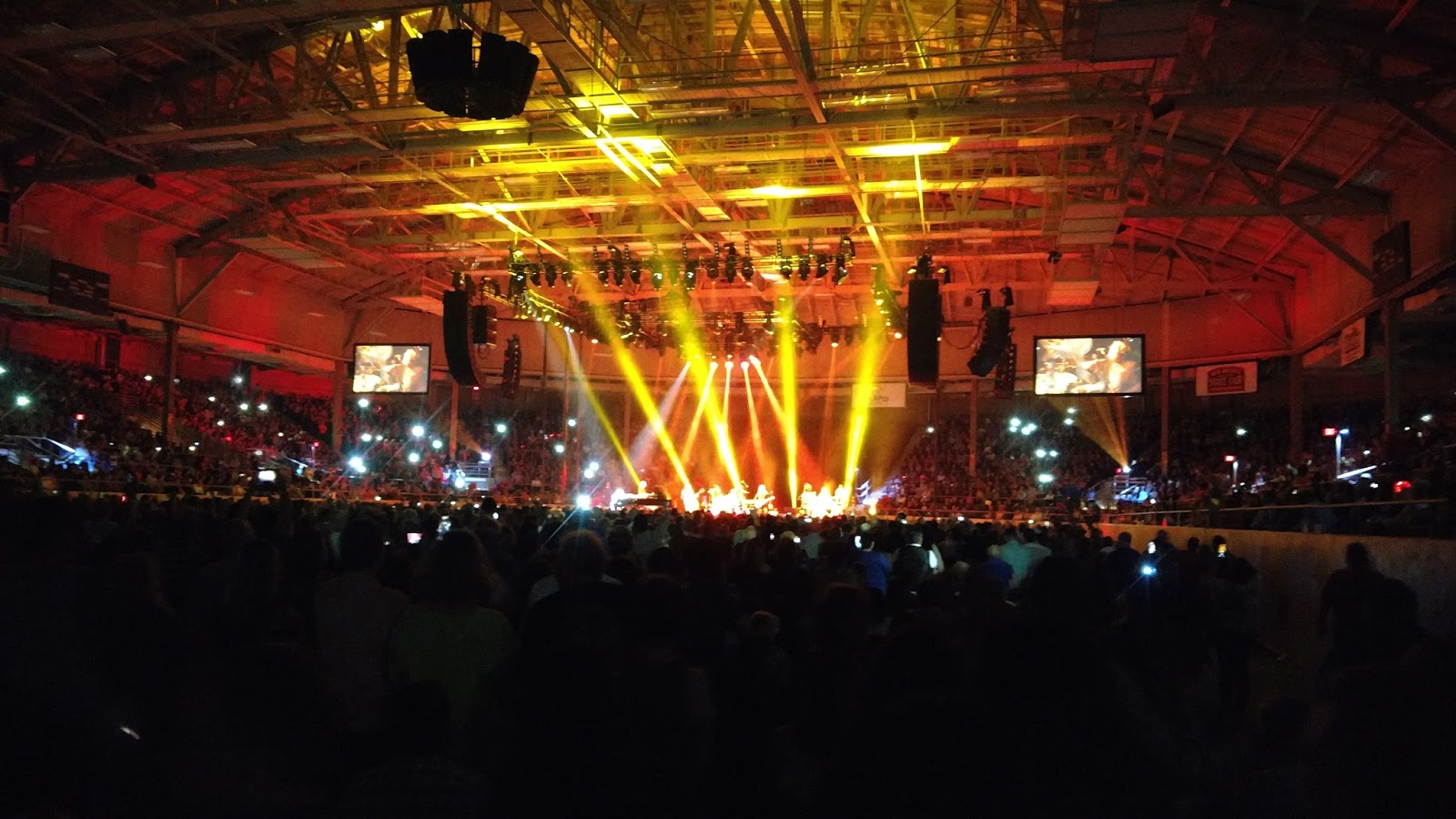 Poco de Todo: Tingley Coliseum Throwback