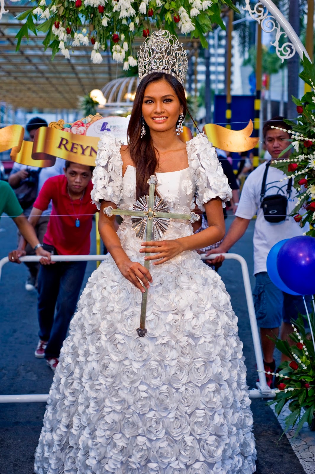 Grand Santacruzan at the Araneta Center - Words by KCED
