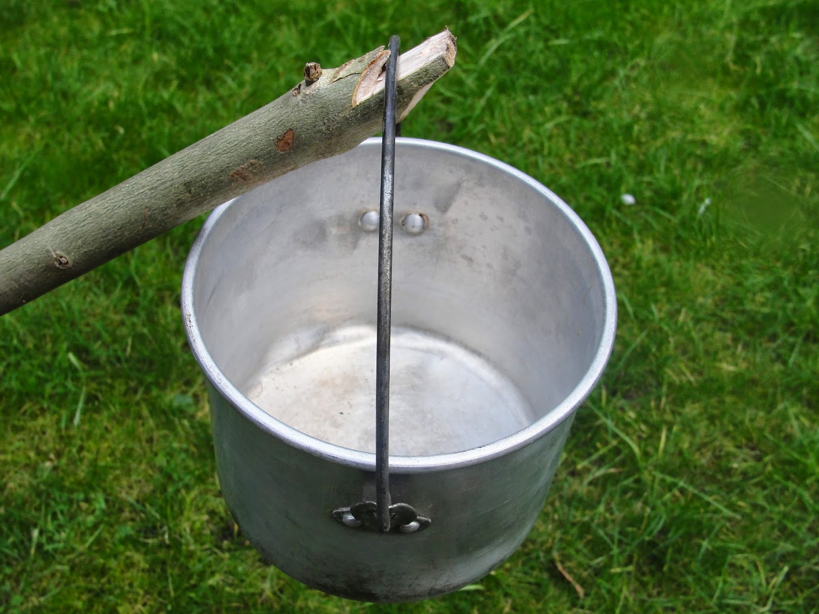 The Outdoor Traditionalist : Pot hanger set up