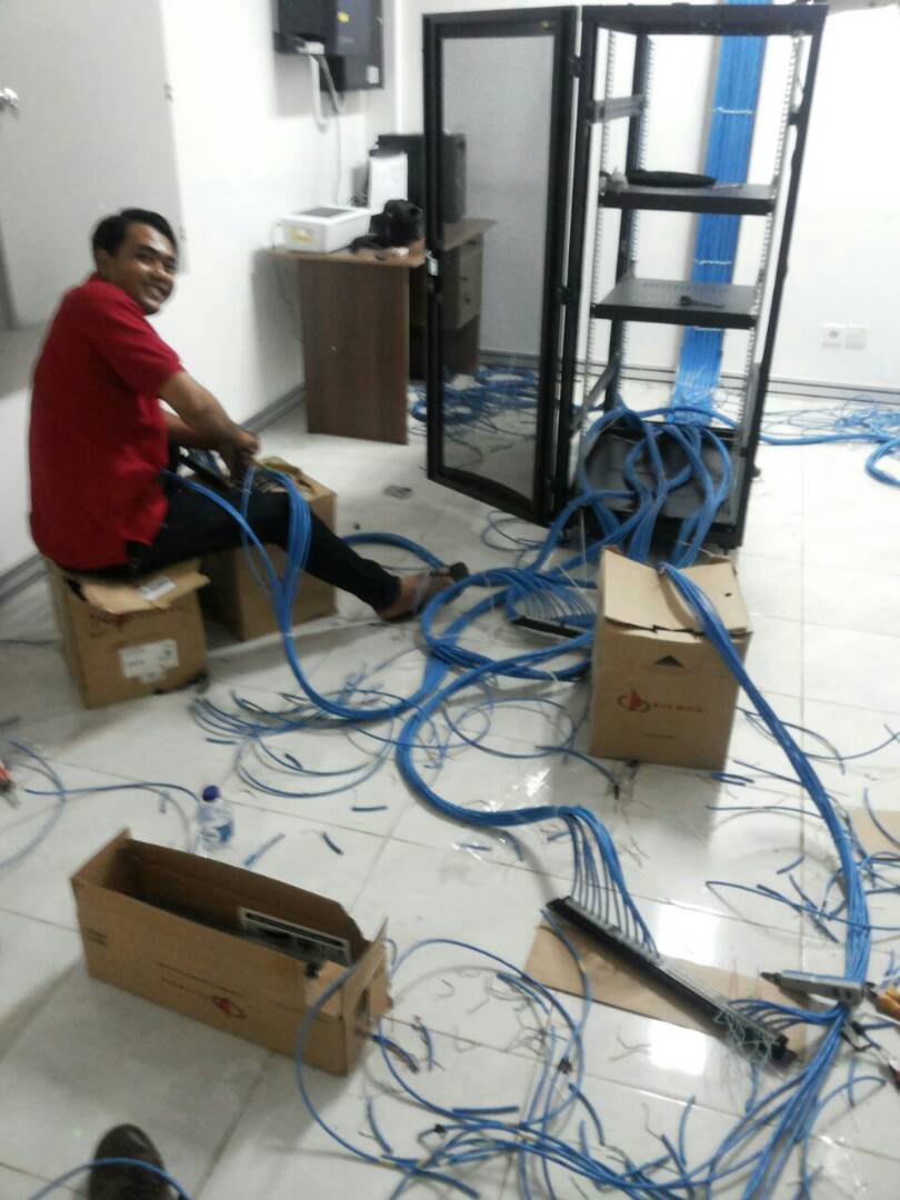 TERIMA JASA INSTALASI KABEL DATA UTP / FIBER OPTIK & TERMINASI/SPLICING ...