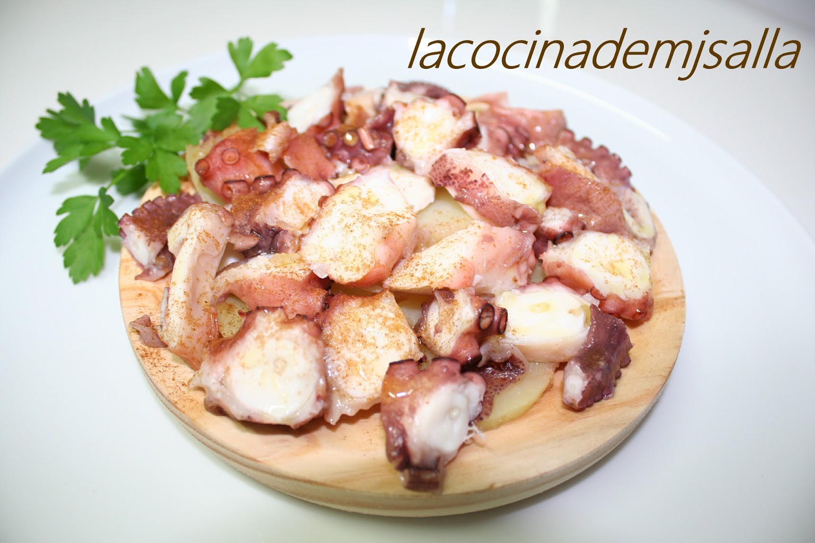 PULPO COCIDO AL ESTILO GALLEGO.
