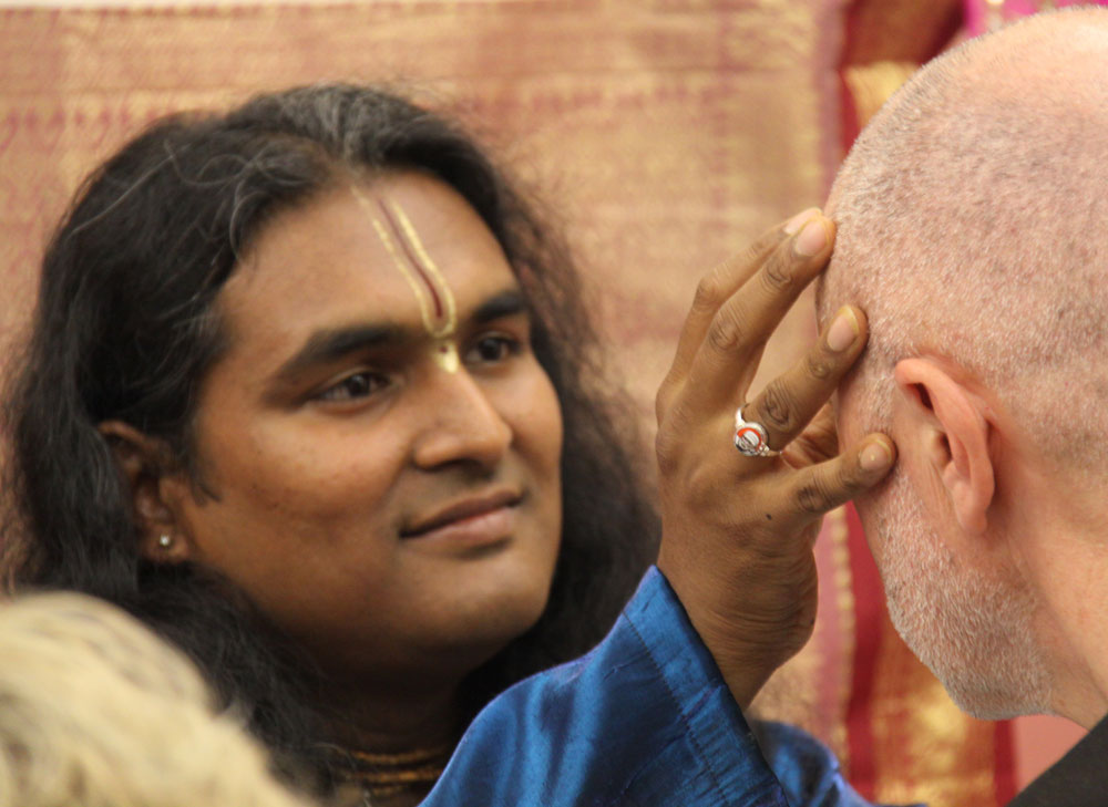 Paramahamsa Sri Swami Vishwananda / Bhakti Marga: New date for Darshan ...