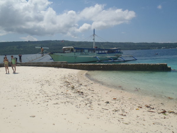 We Put Pictures Into Reality: Swimming Time at Isla Reta Beach Resort ...