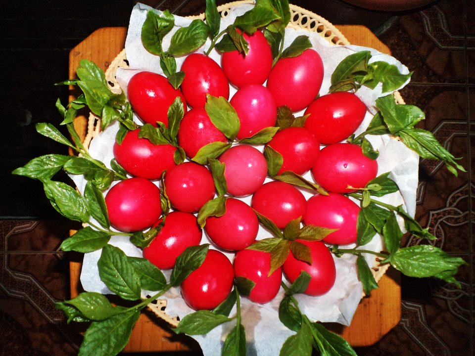 Gastronomia, o arta: Platou cu ouă roşii