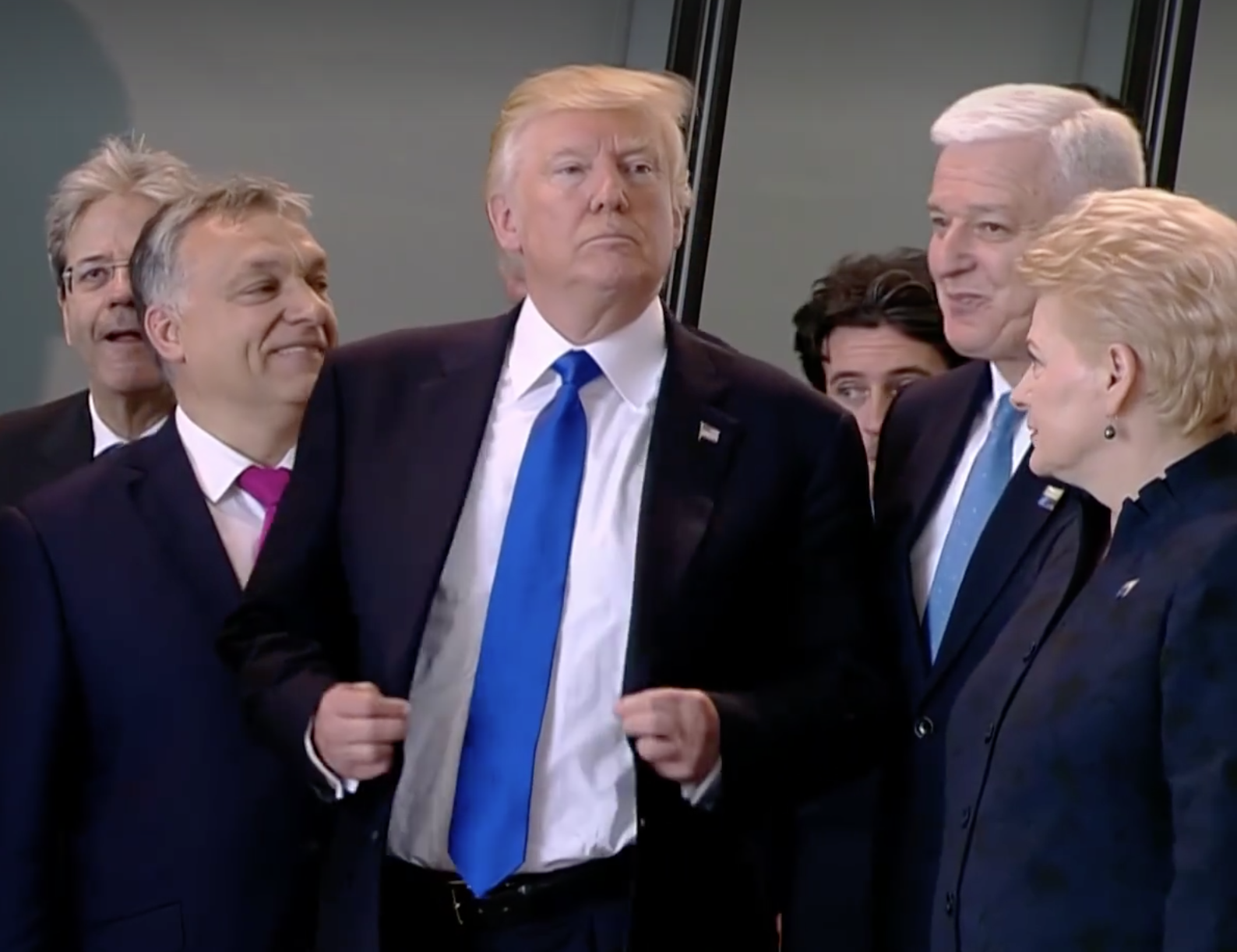 Body Language & Emotional Intelligence: Body Language Analysis No. 3949 ...