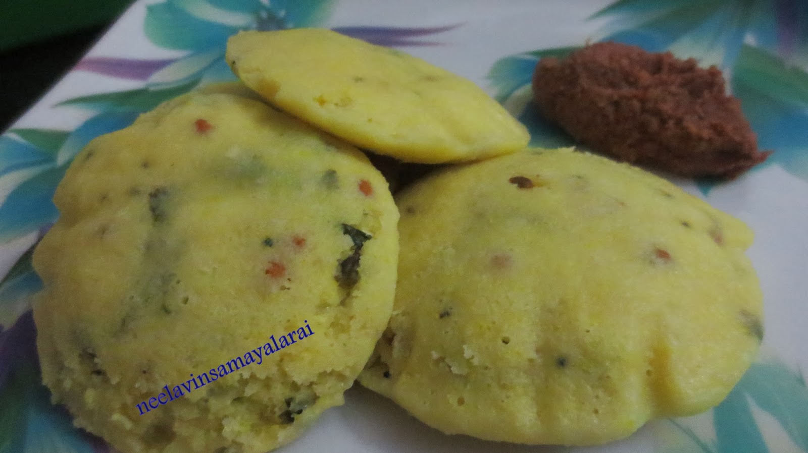 Neelavin Samayalarai: சோள இட்லி (Sweet corn idli)