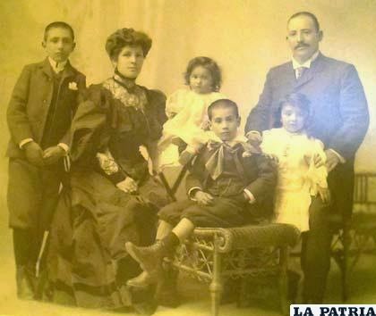 Oruro En la Casa Simón I. Patiño Más de 200 fotos inéditas del Barón ...