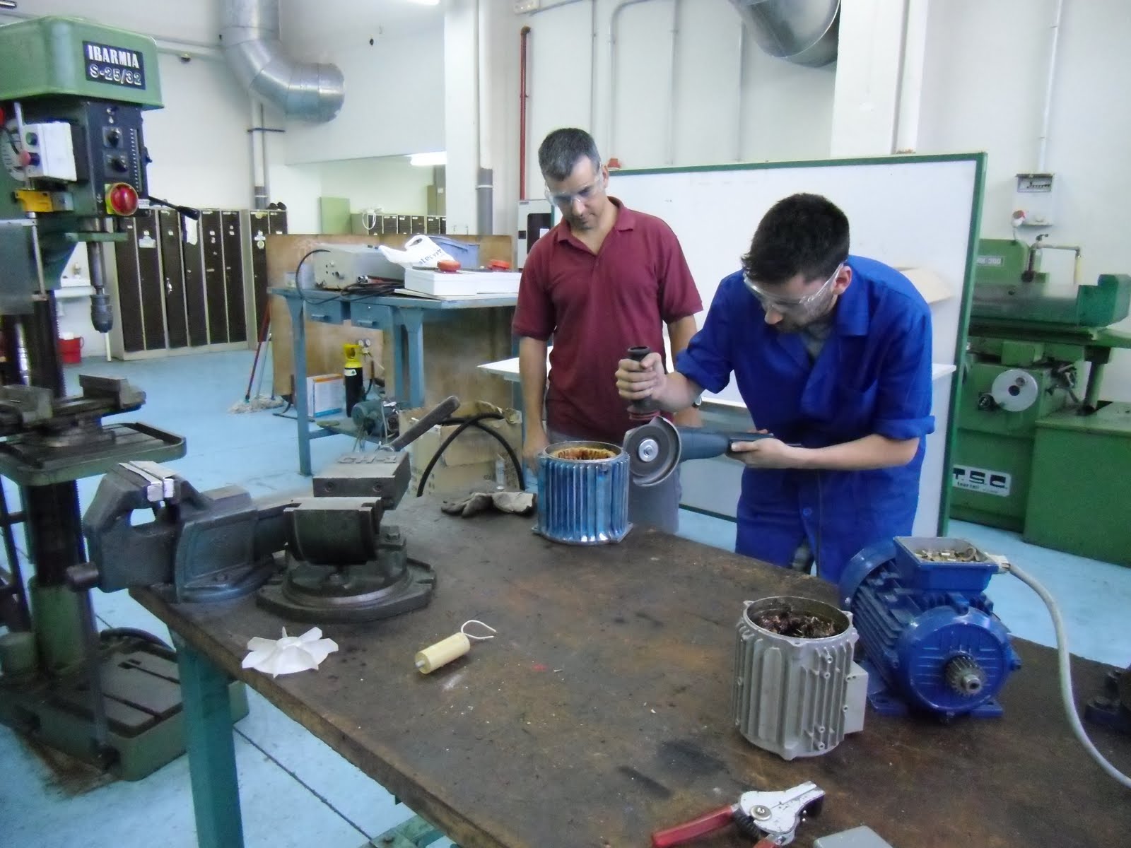 ELECTROMECANICO DE MANTENIMIENTO INDUSTRIAL: REPARACIÓN Y MANTENIMIENTO ... ELECTROMECANICO DE MANTENIMIENTO INDUSTRIAL: REPARACIÓN Y MANTENIMIENTO ...