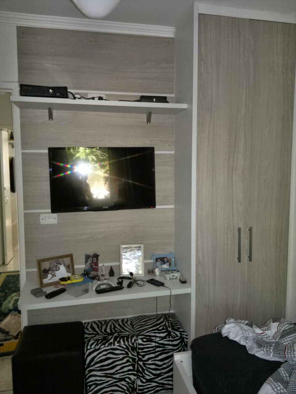 PERSONALITEÉ MOVELARIA: QUARTO: GUARDA-ROUPA,PAINEL DE TV COM BANCADA E ...