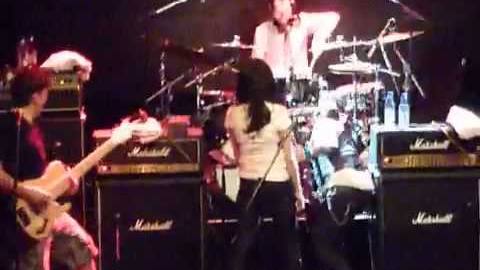 Paul Gilbert: drums while Emi Gilbert sings!