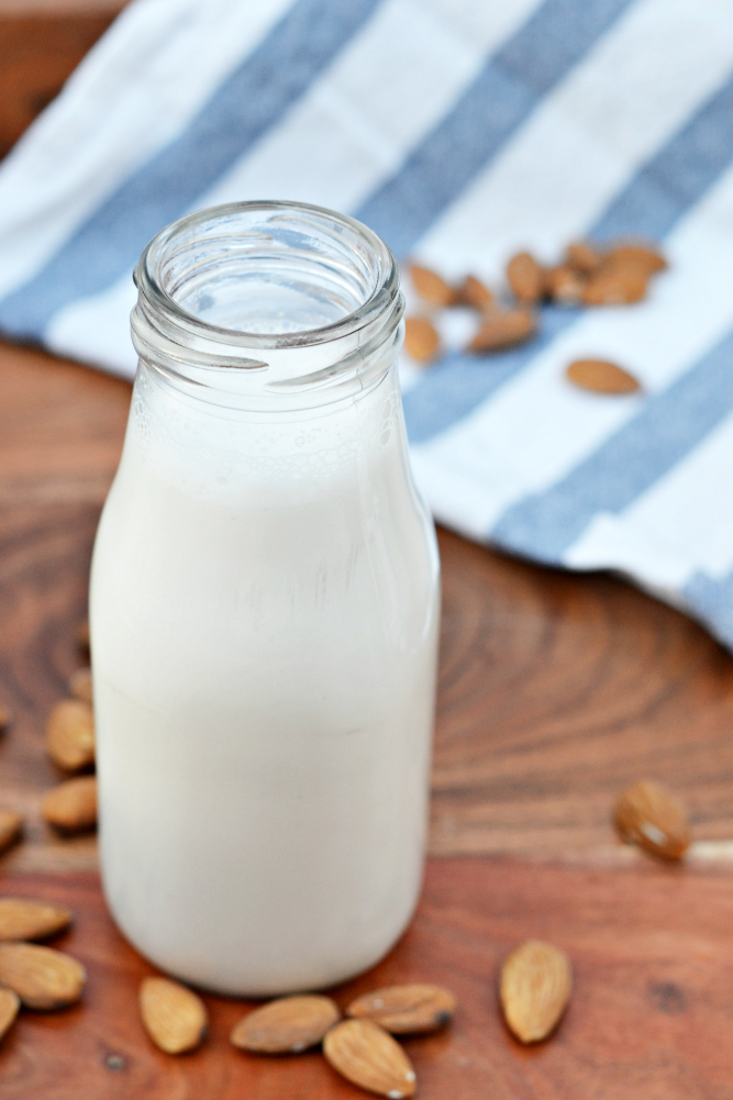 The Life of Jennifer Dawn: How to Make Almond Milk