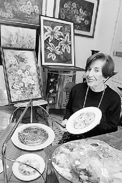 Anita Suárez expone pintura en porcelana de 40 años en el arte | Arte ...