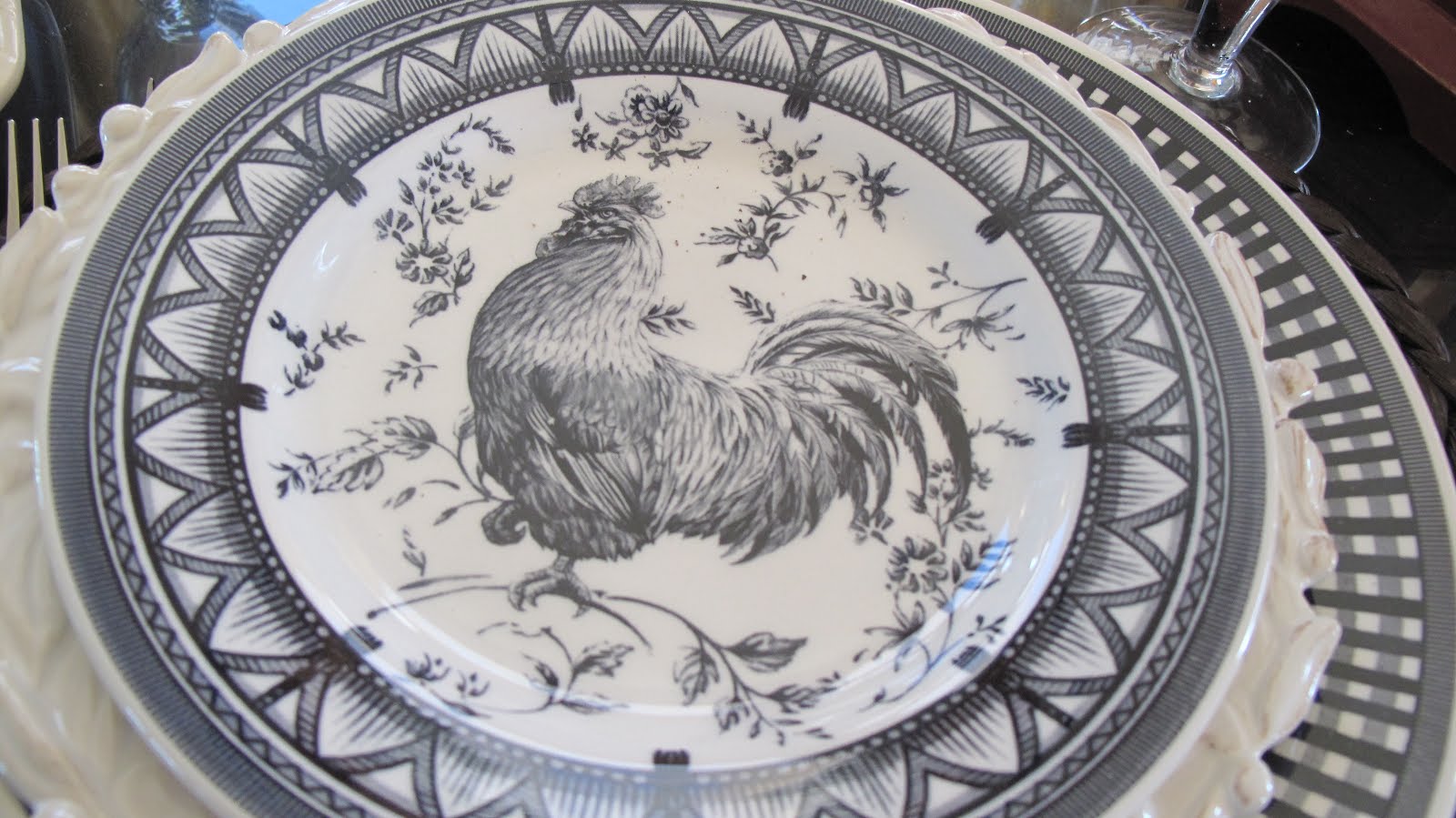 Red Couch Recipes: Rooster Rendezvous Tablescape