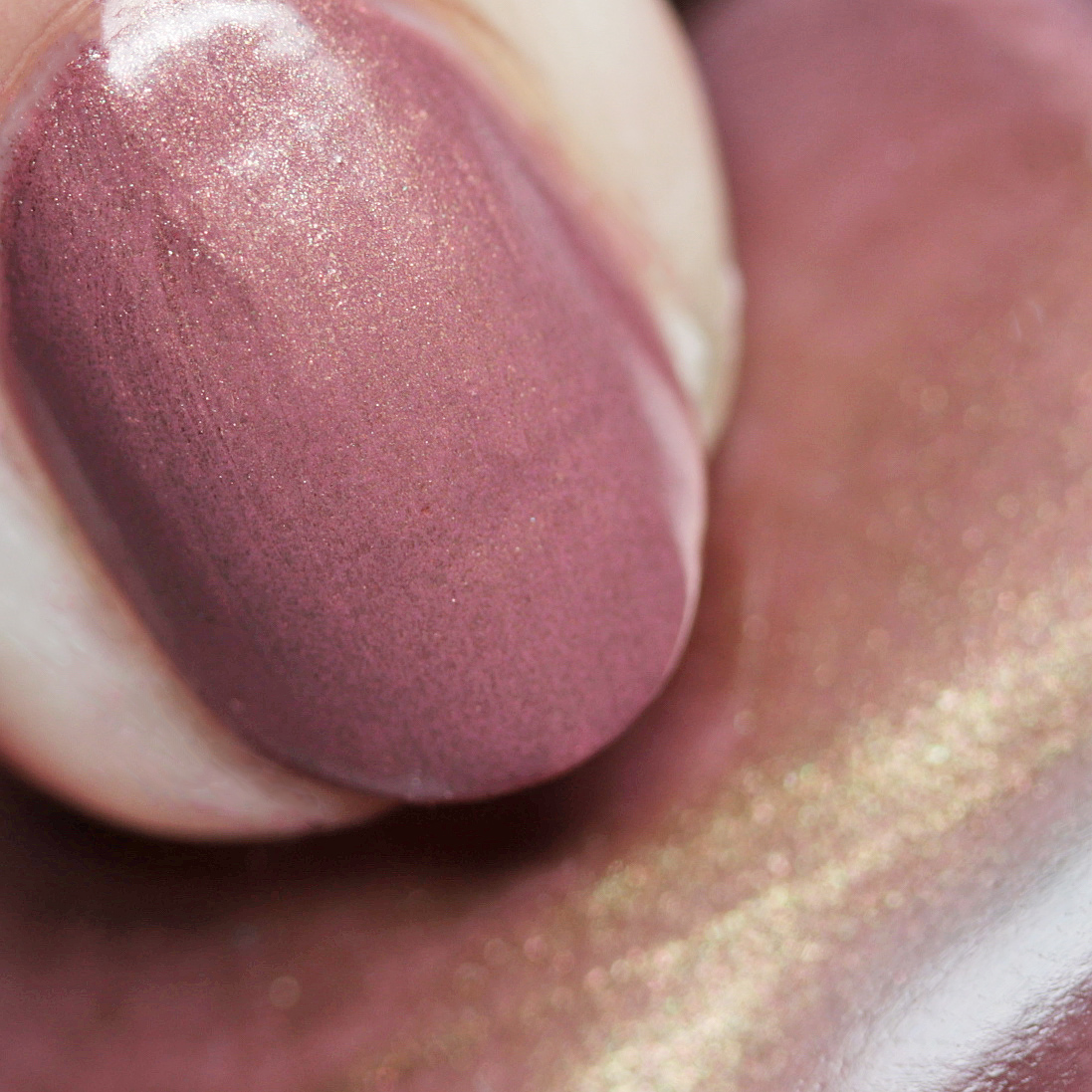 Essie 1552 Tea Cup Half Full