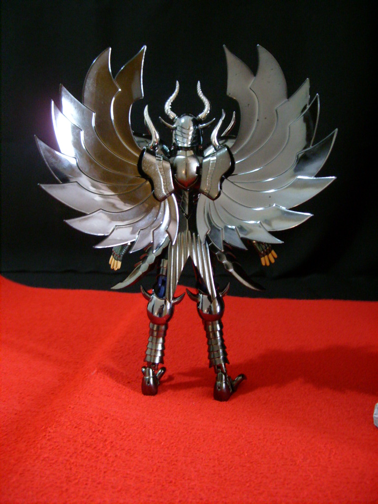 Kinhu's Sanctuary: Aiacos de Garuda: A Estrela Celeste do Heroismo!