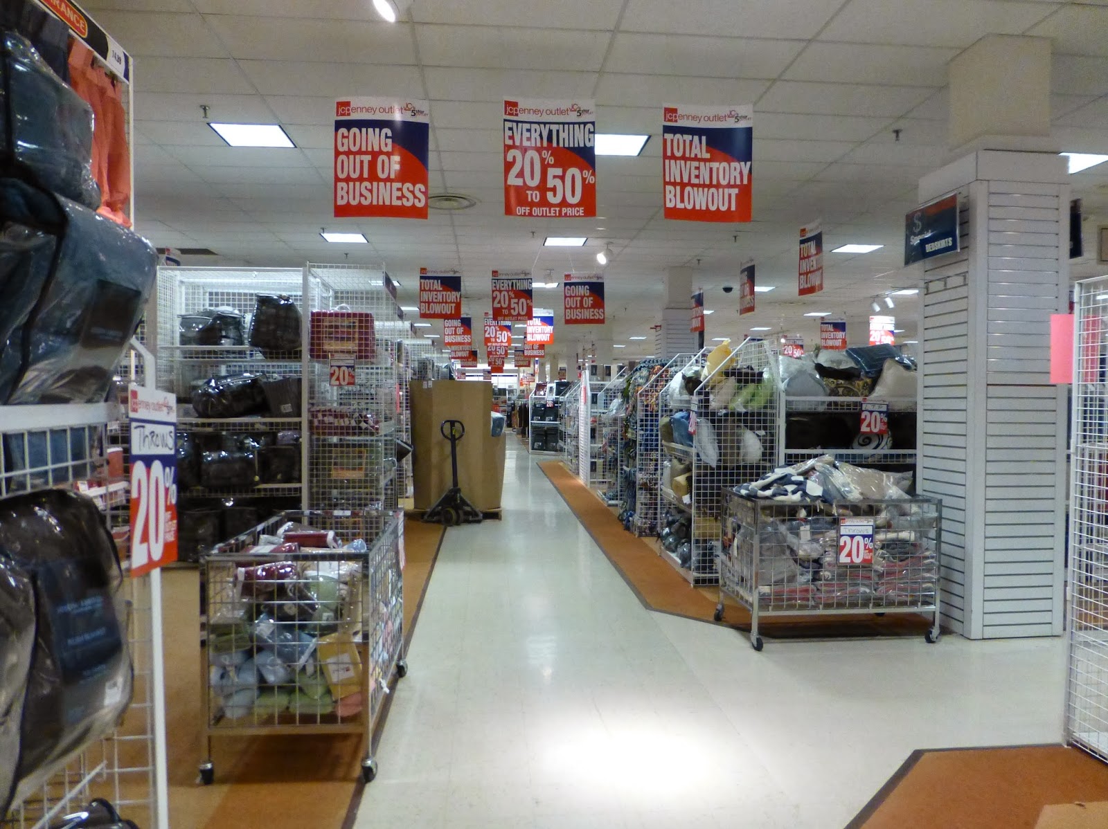 Dead and Dying retail: Rolling Acres Mall in Akron, Ohio