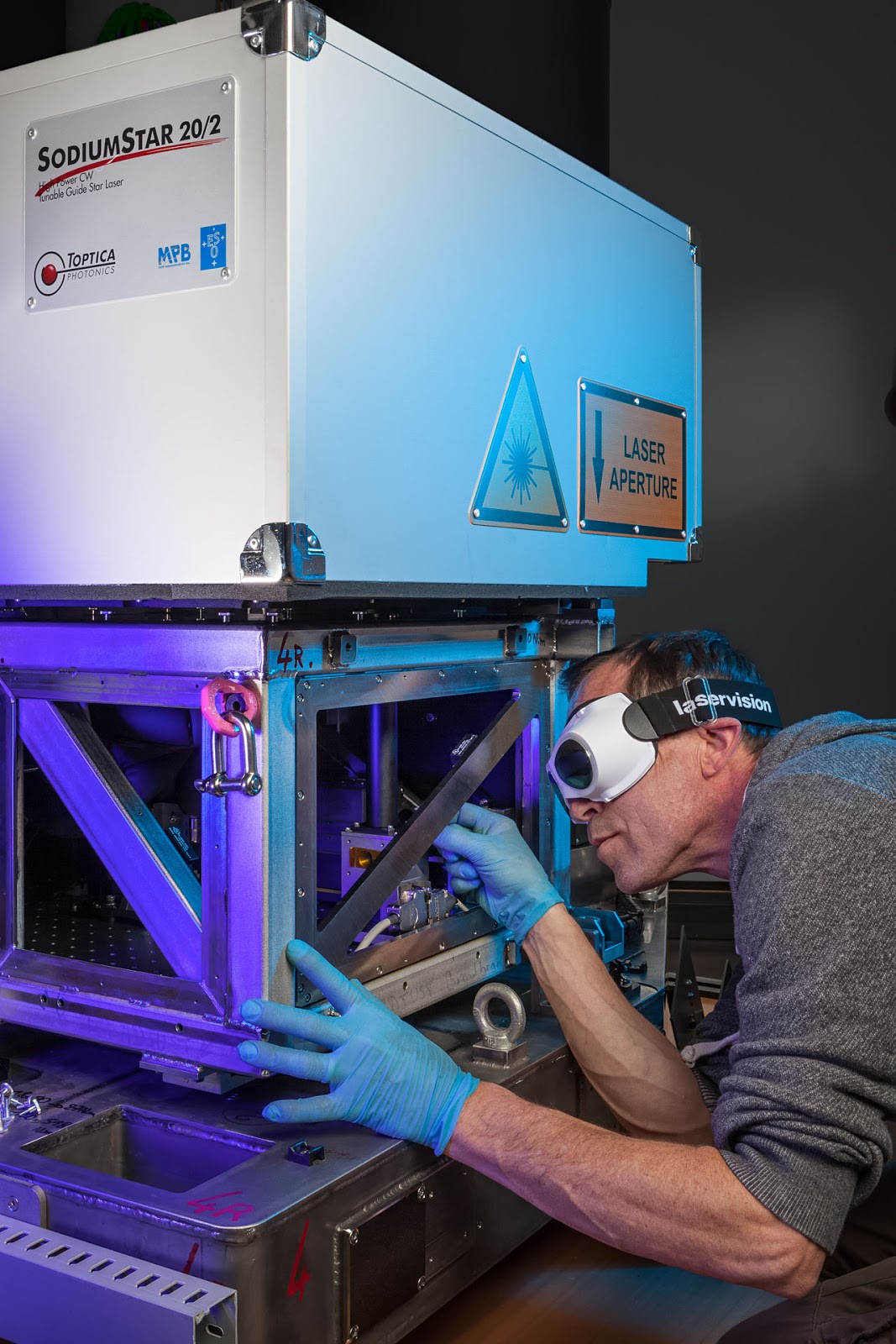 Astronomía: Laser Guide Star Units Accepted and Shipped to Chile . Four ...