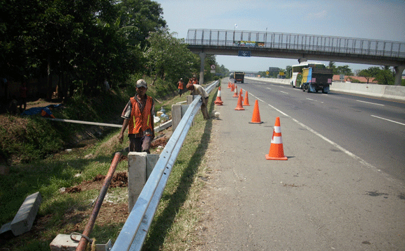 SUPPLIER PRASARANA LALU LINTAS: Besi Guardrail