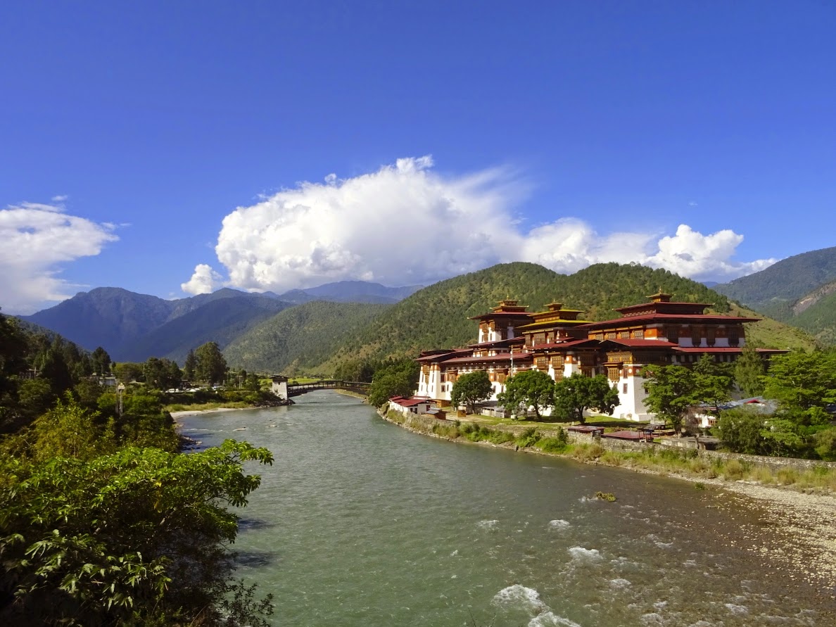 TRAVEL WITH US: BUTÃO