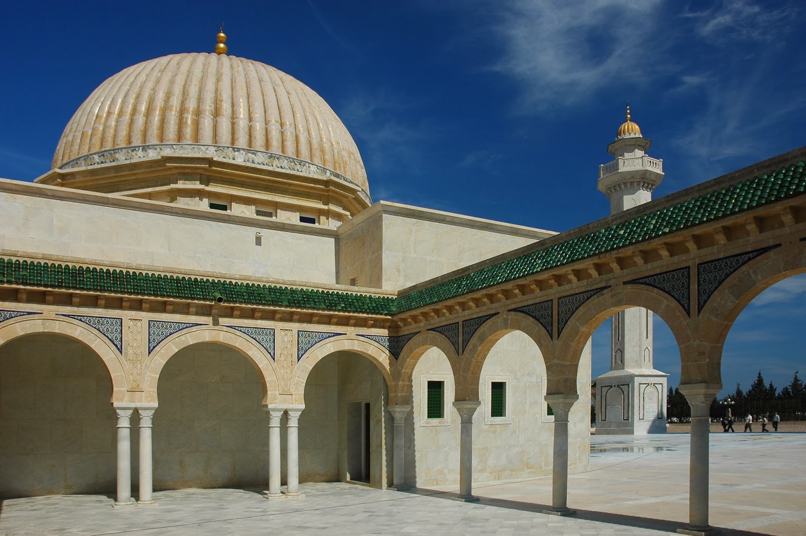 En photo Mausolée Habib Bourguiba Monastir - Tunisie Voyage et Loisir