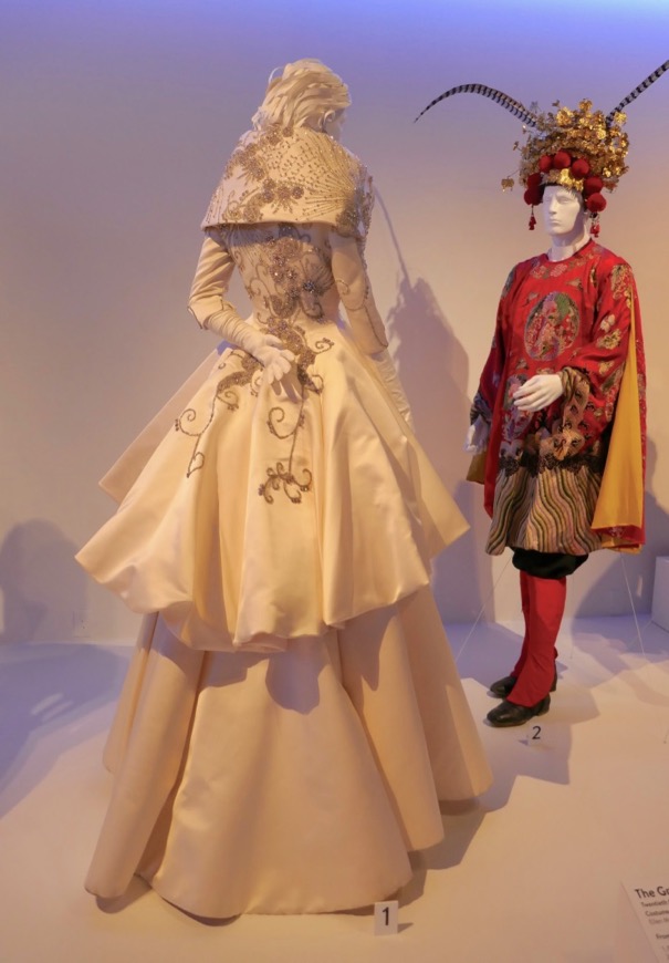 Hollywood Movie Costumes and Props: The Greatest Showman movie costumes ...