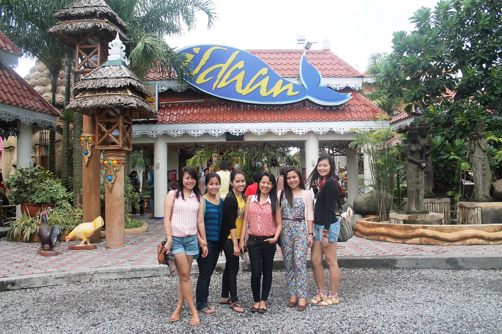 LaiCa: Isdaan Floating Restaurant, Laguna