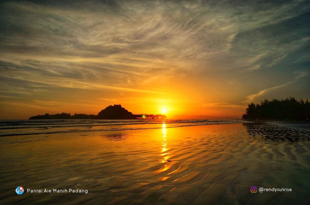 Jelajah Nagari Awak: 4 Pantai untuk Berburu Sunset Indah di Kota Padang