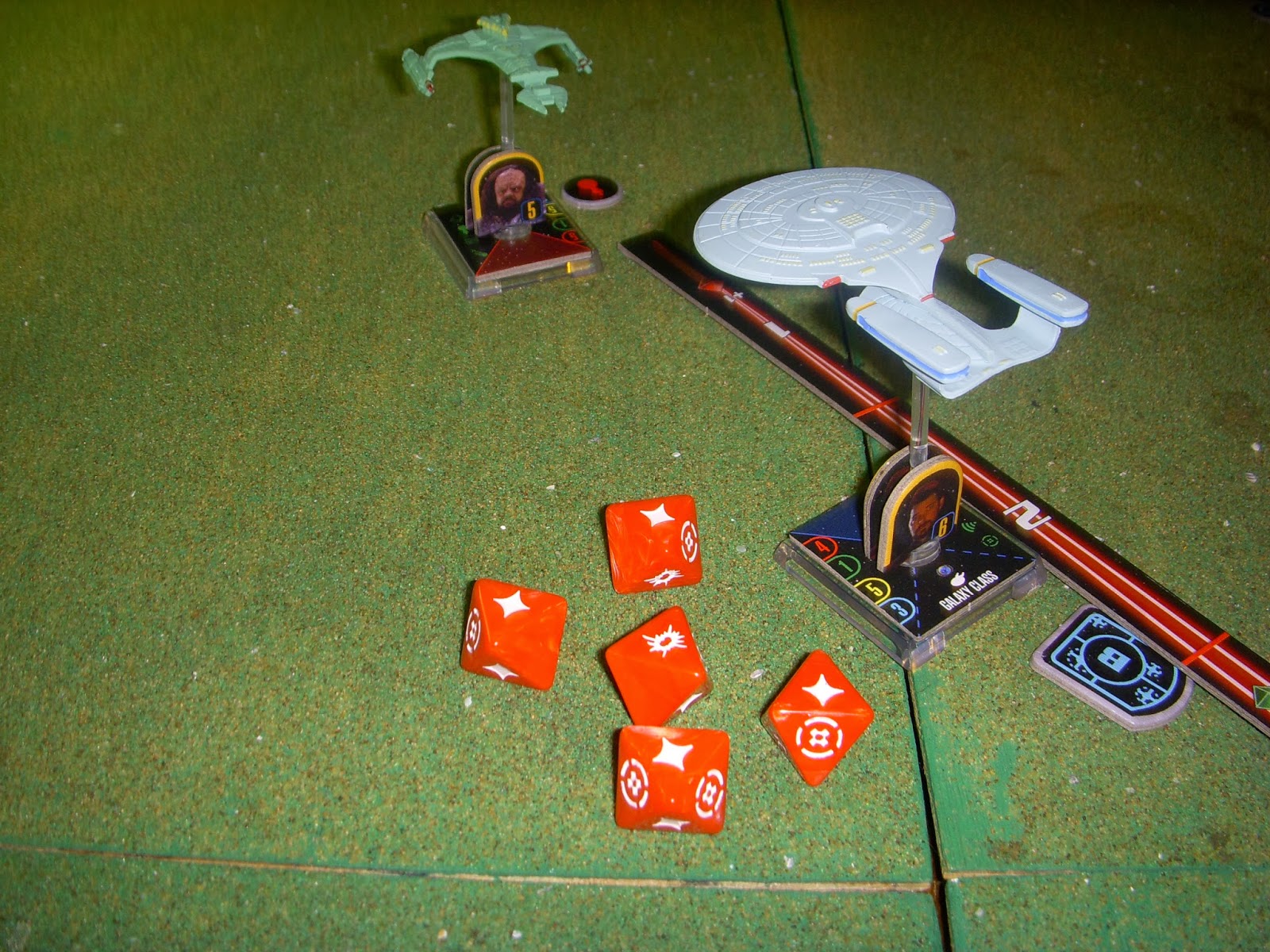 The Gen.: STAR TREK: ATTACK WING. RAID ON DS9.