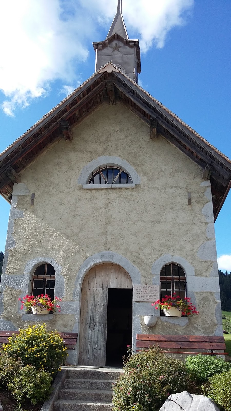Anne in Oxfordshire: Two little Churches in France..-