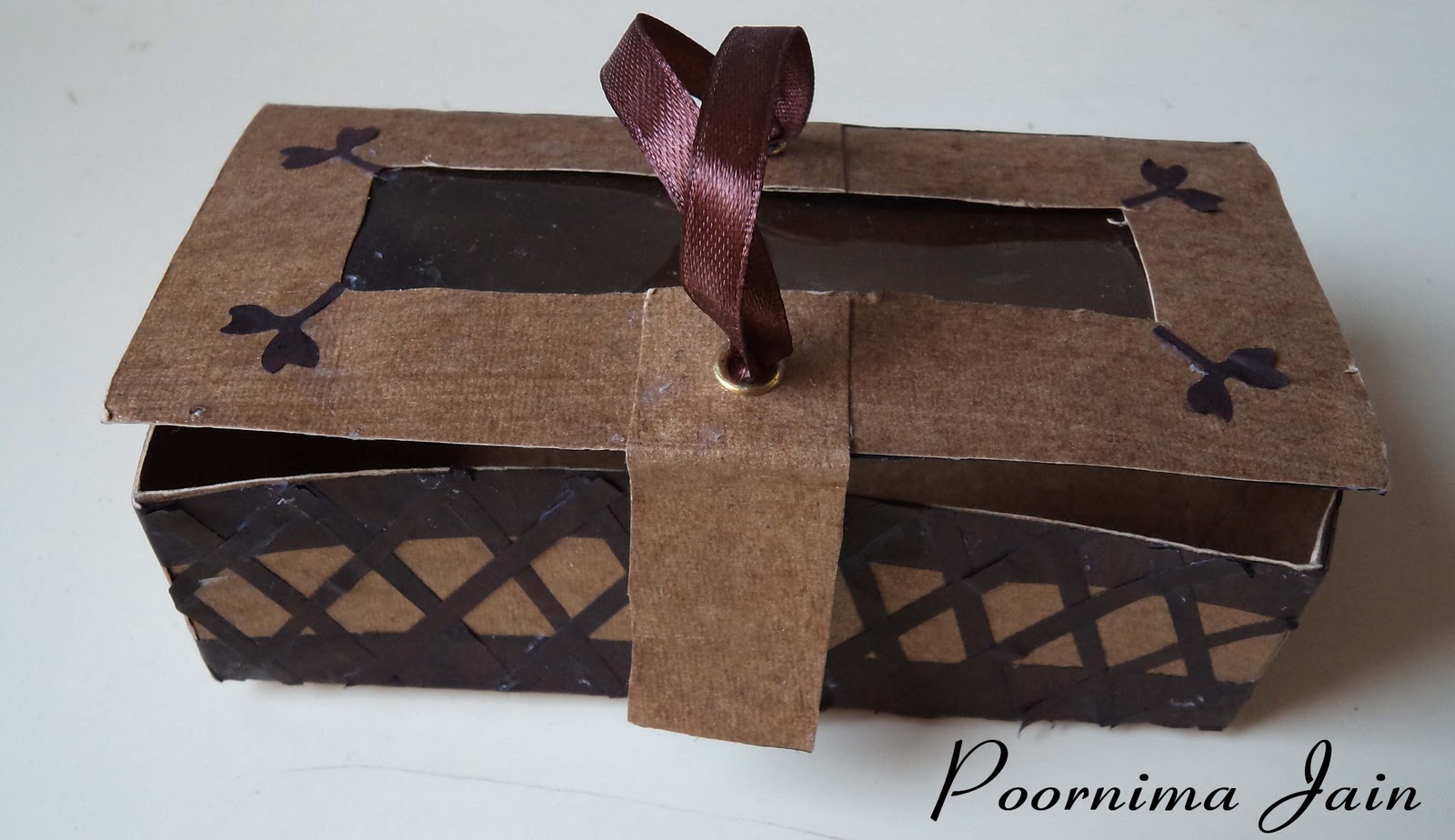 PAPER CRAFT HORIZON: Chocolate Box & an Embellishment