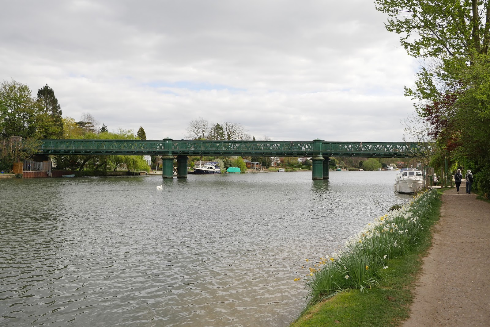 Walking in the country: Cookham