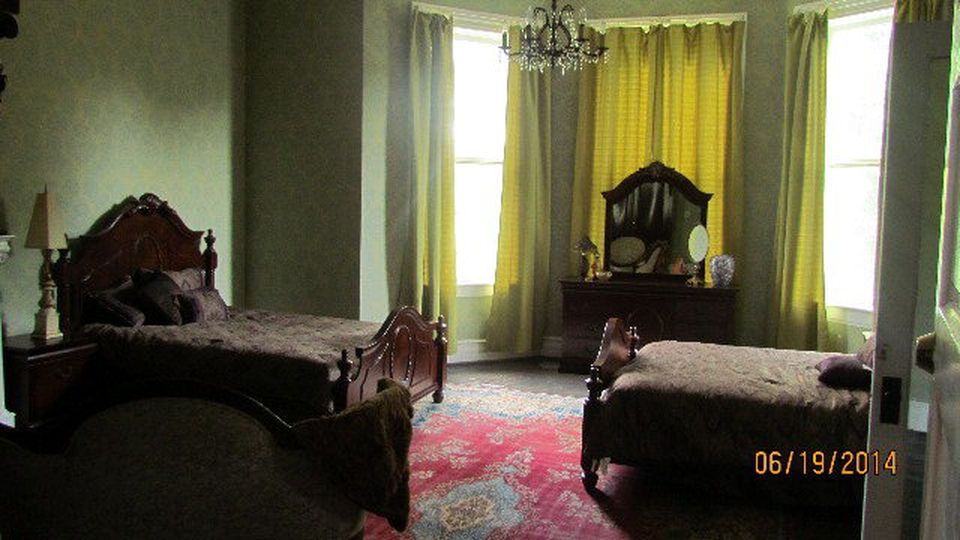 Sweet House Dreams: Brownstone Manor, 1870 Neoclassical Mansion in ...