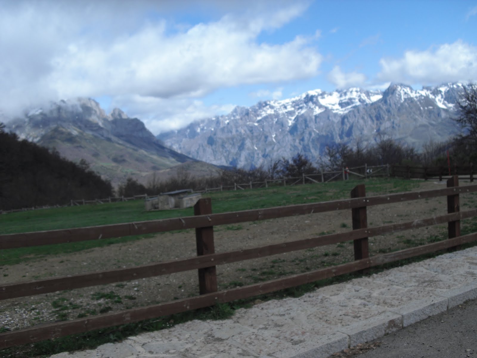 Paisajes de montaña: Valle de Valdeón.Posada de Valdeón