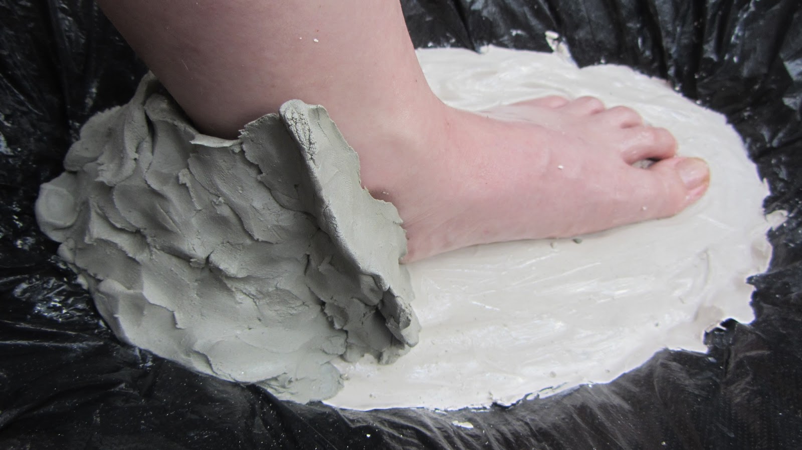 Modelado II: MOLDE DE YESO COMPUESTO PARA UN PIE