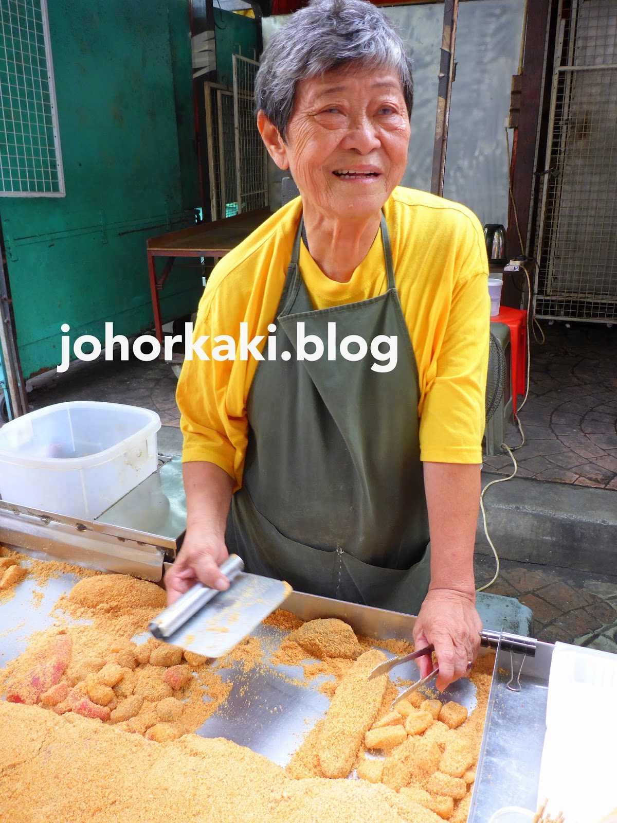 Petaling Street Food. Chinatown Mdm Tang Muah Chee. Sweet Rice Cake ...
