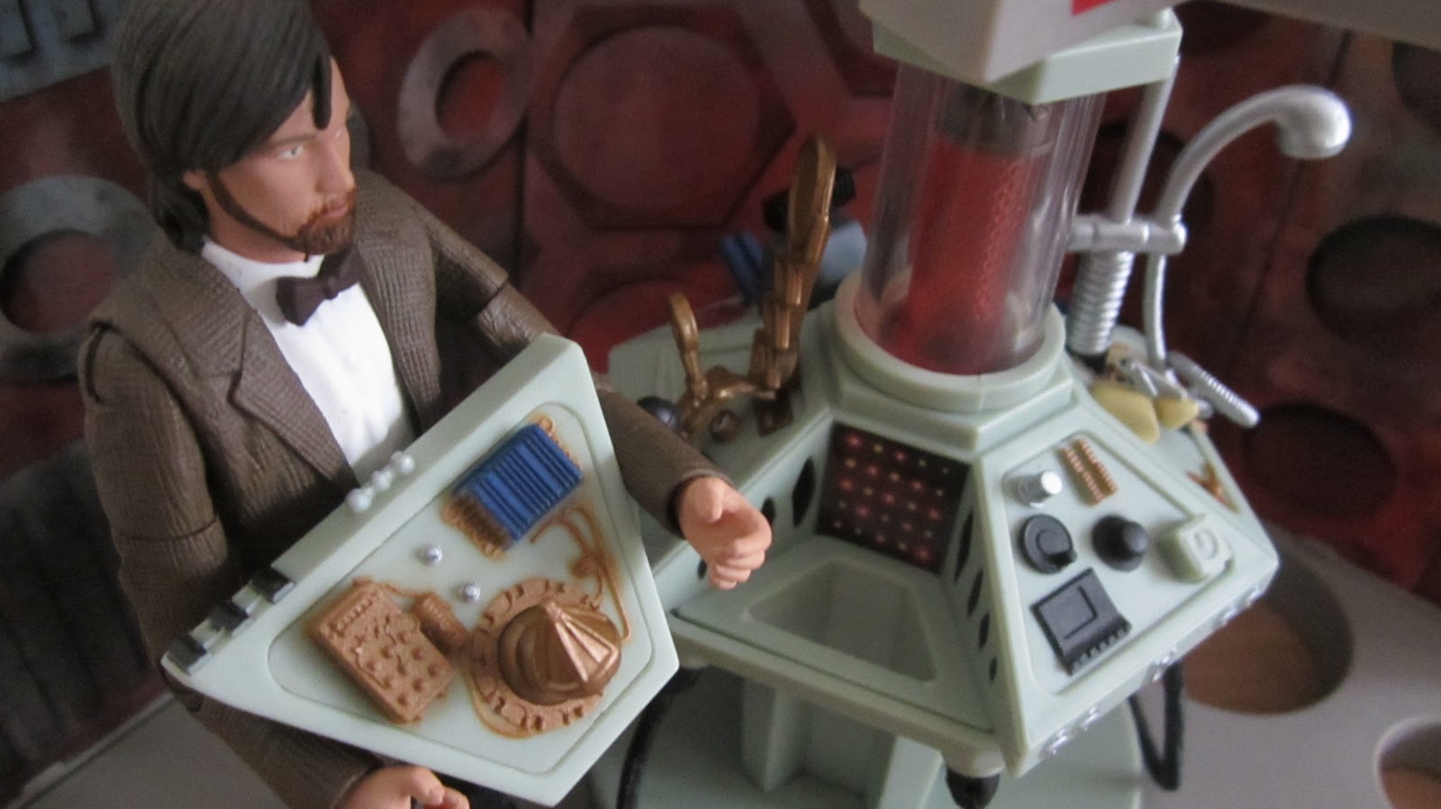 When Toys Rule The World: Review: Doctor Who Junk TARDIS