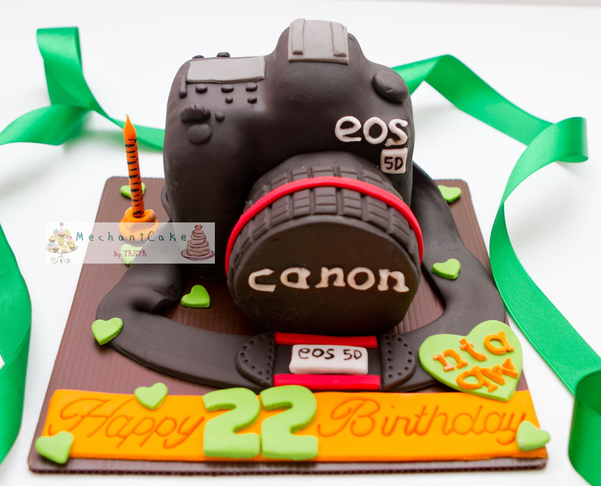 MechaniCake: Canon Eos 5D cake for Rika's Boyfriend Bday