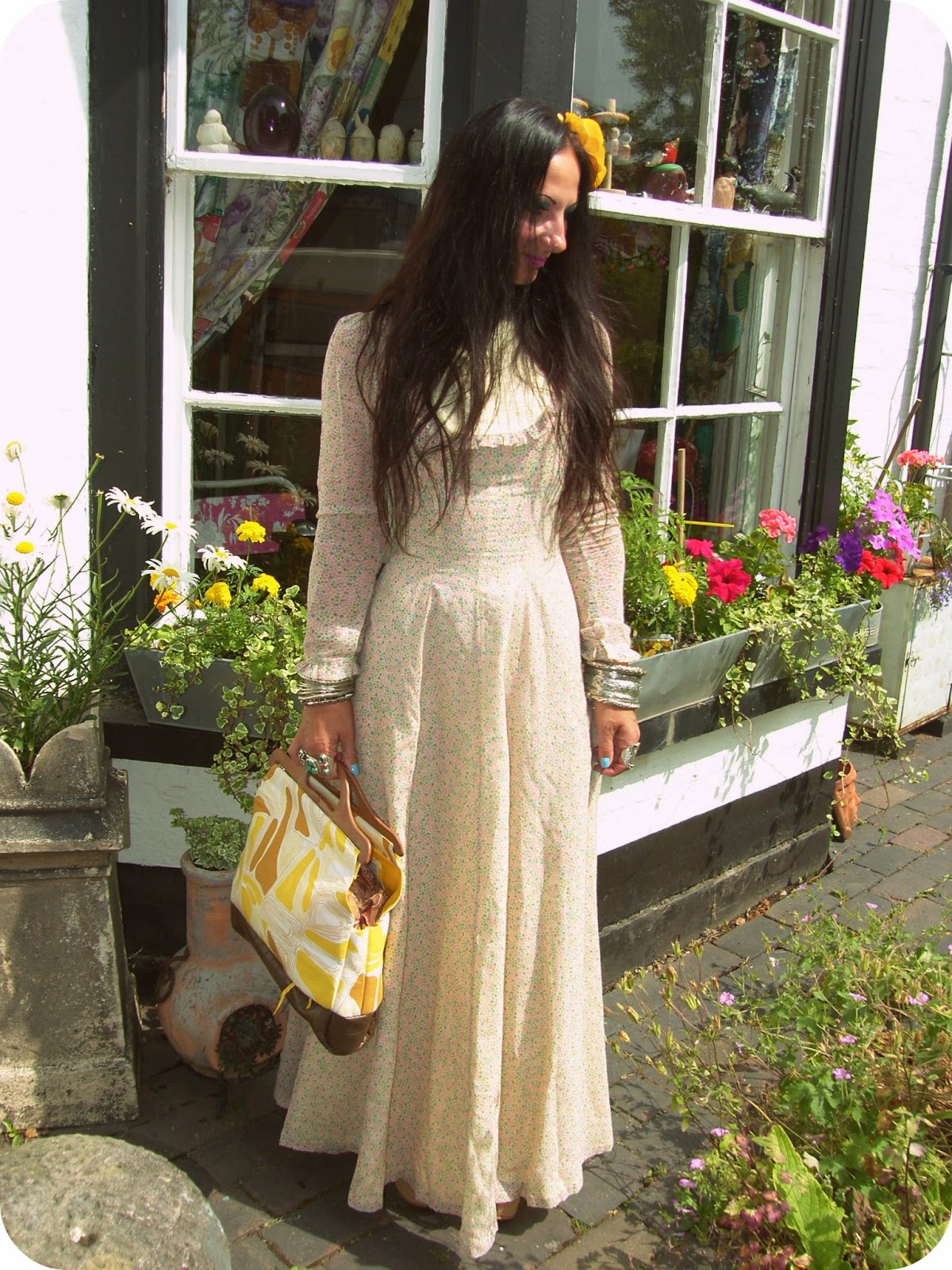 Vintage Vixen: The Virgin, The Gypsy & A Mini Rant