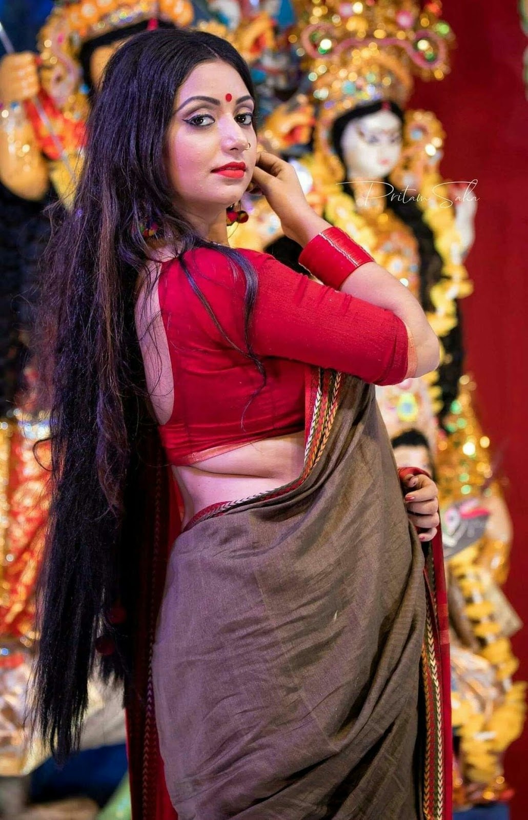 Hottest Internet Sensation Rupsa Saha: Stunning Saree Image Collection ...